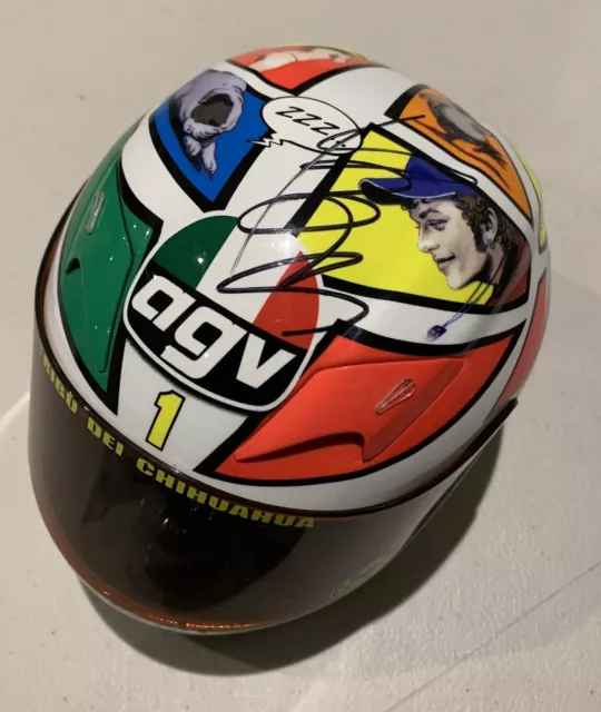 CASQUE SIGNÉ VALENTINO Rossi Mugello 2006 (Milo Manara) échelle 1:2 ...