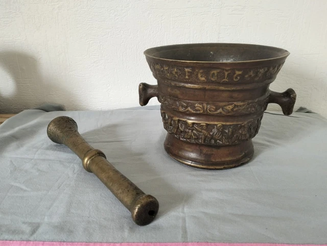ANCIEN PILON EN Bronze Avec Son Mortier - Beau Decor - Inscription ...