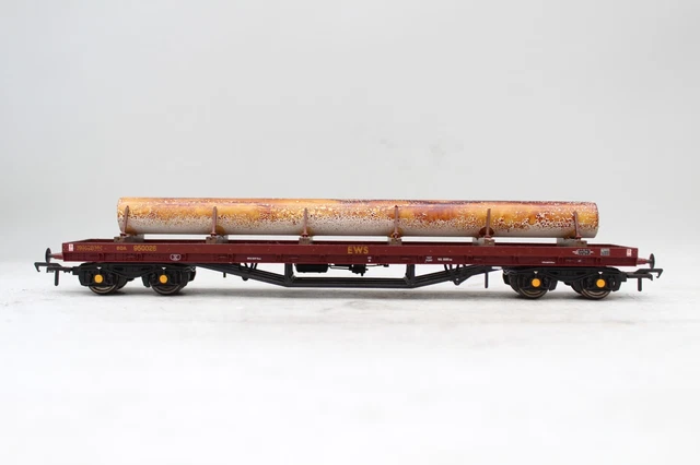 PRE-OWNED BACHMANN BDA Bogie Bolster Wagon EWS with PIPE LOAD OO Gauge ...