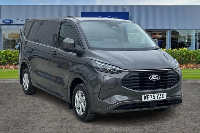 FORD TRANSIT CUSTOM 320 Limited AUTO L1 SWB FWD 2.5 PHEV 232ps Low Roof ...