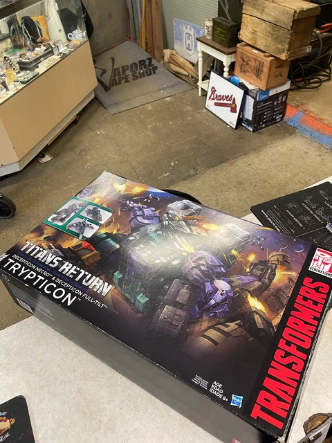 TRANSFORMERS GENERATIONS : Titan-Class Trypticon + Decepticons Necro ...