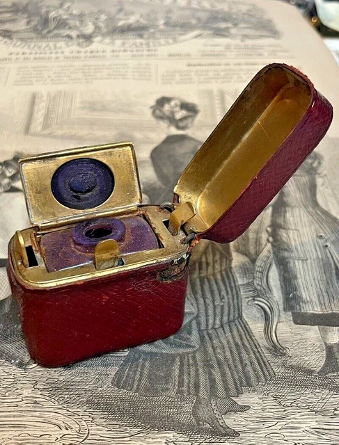ANCIEN ENCRIER Portatif en Métal Gainé de Cuir Grainé Rouge Bordeaux ...