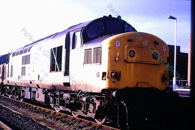 ORIGINAL 35MM RAILWAY Slide Diesel Electric Locomotive 37215 (RB57) £2. ...
