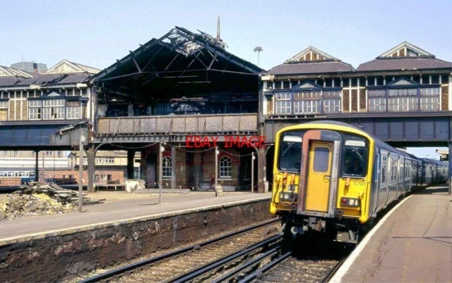 PHOTO EMU 5701 At Clapham Junction Railway Station £2.50 - PicClick UK