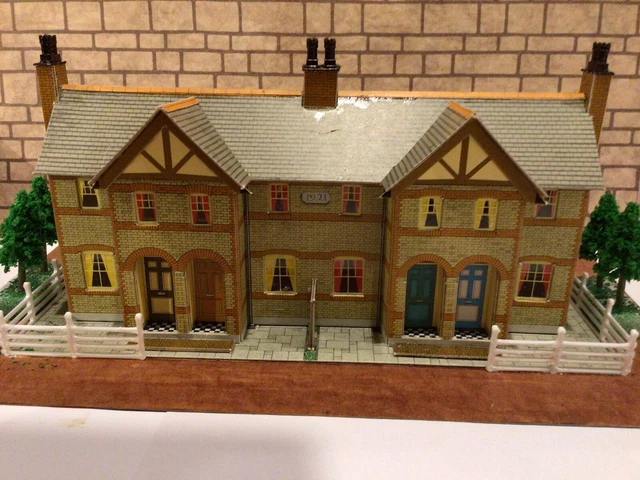RAILWAY DIORAMA FOR 00 Gauge Railways. Railway Workers Cottages. £22.00 ...
