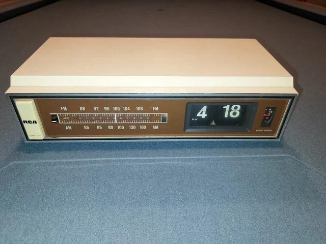 VINTAGE 70'S RCA Model RZS332Y AM/FM Radio Table Flip Clock Century ...