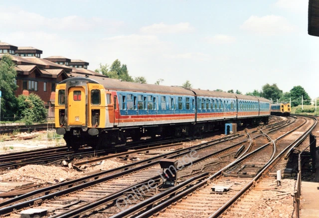 RAILWAY PHOTO 6X4 EMU 432 4VEP 3552 enters Wimbledon 21/6/2001 £6.00 ...