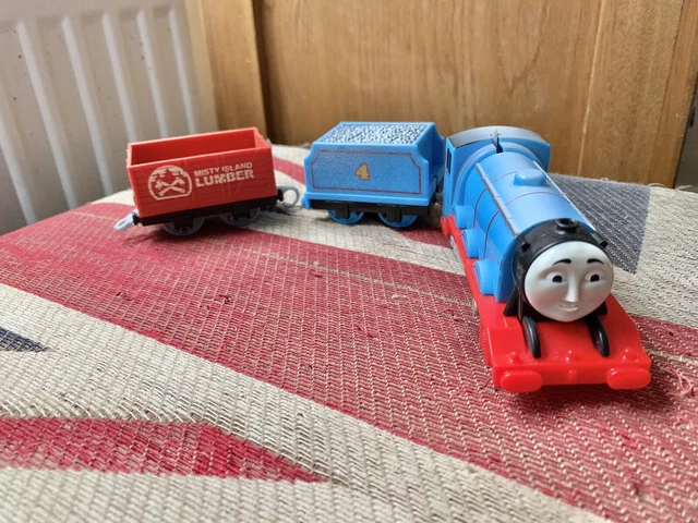 THOMAS THE TANK engine trackmaster snowy Gordon With Trucks £10.99 ...