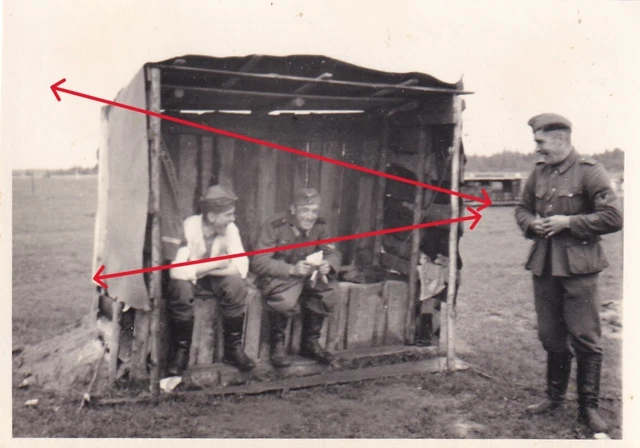 WK2 2WK FOTO Soldaten auf Scheisshaus LATRINE Plums klo EUR 15,00 ...