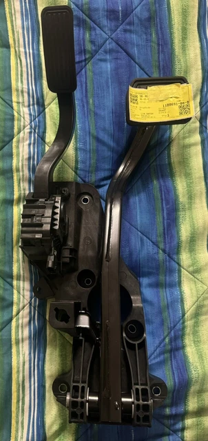 TESLA MODEL Y Brake and Accelerator Pedal Assembly 1188691-00-B OEM ...