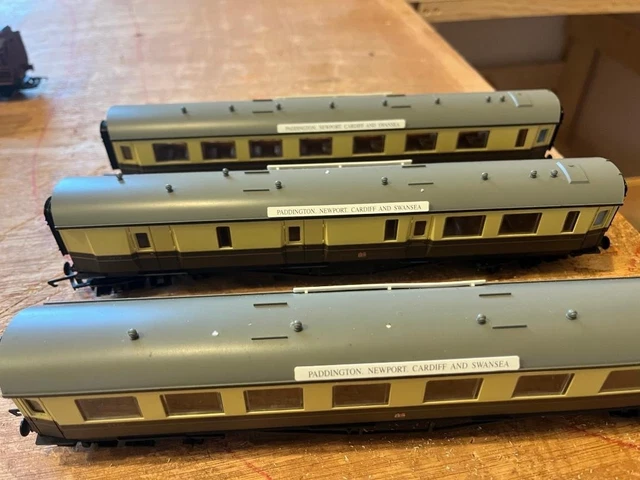 MODEL RAILWAY 00 Gauge Coaches £1.16 - PicClick UK