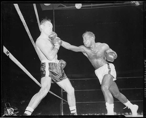 ISAAC LOGART AND Ramon Fuentes In Boxing Match 1956 Old Boxing Photo $9 ...