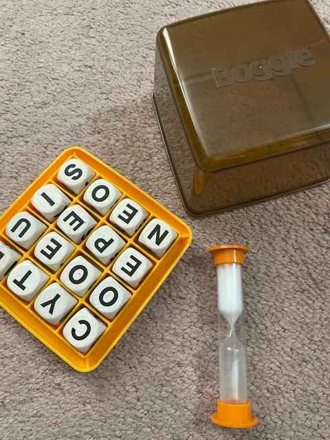 VINTAGE BOGGLE IN Box 1976 Parker Brothers Hidden Word Game w/ all ...