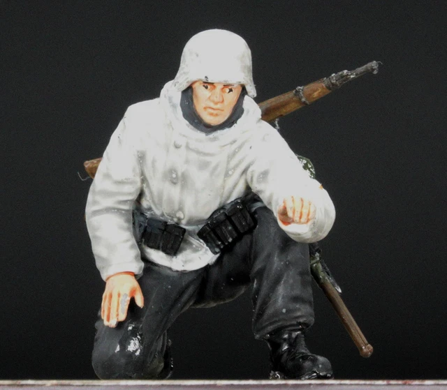 1/35 GERMAN INFANTRY Winter Smock Kneeling - Built and Painted £9.70 ...