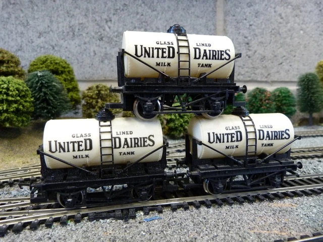 HORNBY UNITED DAIRIES milk tank wagons x 3 for OO gauge model train set ...