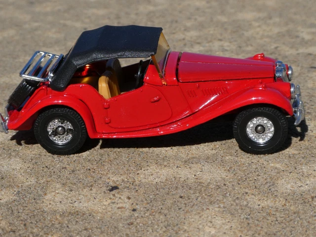 MG TF MGTF 1955 Convertible Model Scale 1:43 Corgi Classics Collection ...
