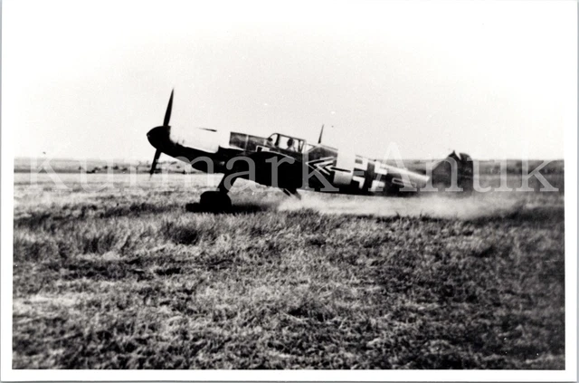 R122 FOTO WEHRMACHT Archiv Repro Luftwaffe Flugzeug JG52 Me109 Emblem ...