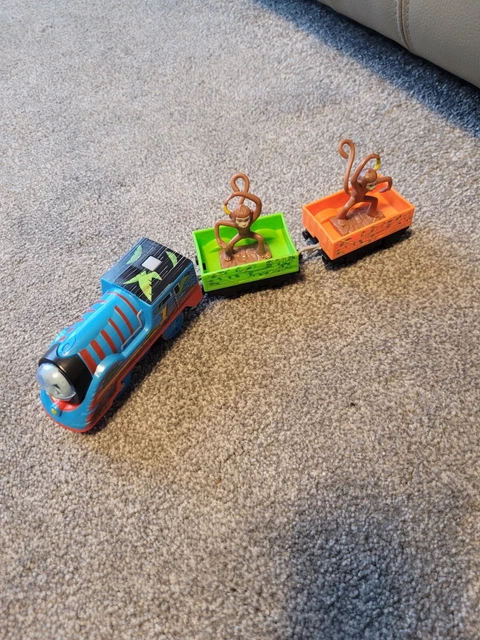THOMAS THE TANK ENGINE TRACKMASTER MOTORISED STREAMLINE THOMAS and ...