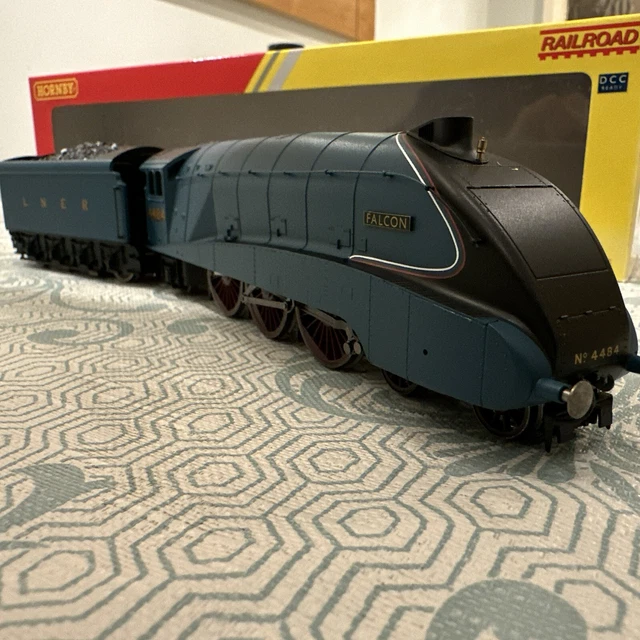 HORNBY R2779 LNER Class A4 'Falcon' 4484 boxed OO gauge DCC READY £49. ...