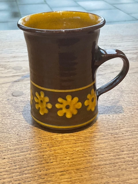 BARBRA WINROW SLIPWARE Studio Pottery Mug Mid Century Epworth Lincs ...