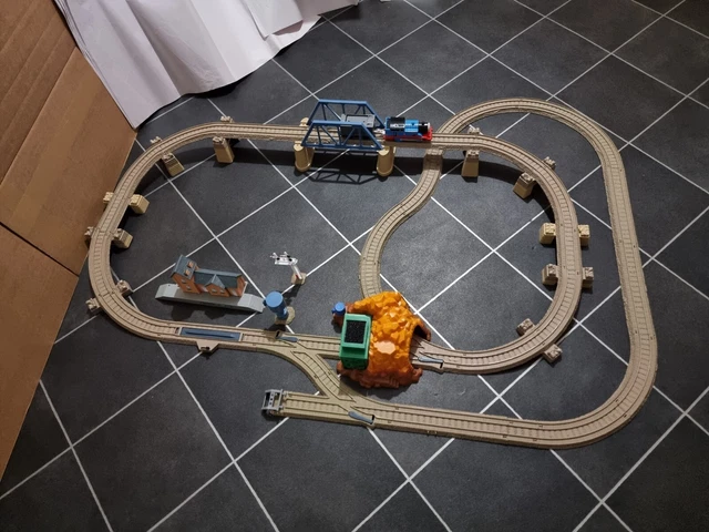 THOMAS THE TANK Engine & Friends Trackmaster THOMAS AT ECHO CAVE ...