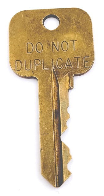 VINTAGE BRASS KEY E 8 A to Z Lock and Keys 452-0139 Appx 2" Locks $10. ...