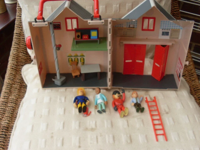 FIREMAN SAM RESCUE Deluxe Fire Station And Figures £9.99 - PicClick UK