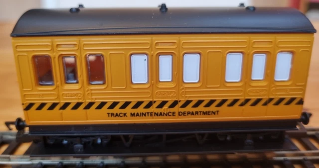 HORNBY OO R296 Track Cleaning Coach Boxed inc Instructions & Spare Cleaning Pads £4.99 - PicClick UK