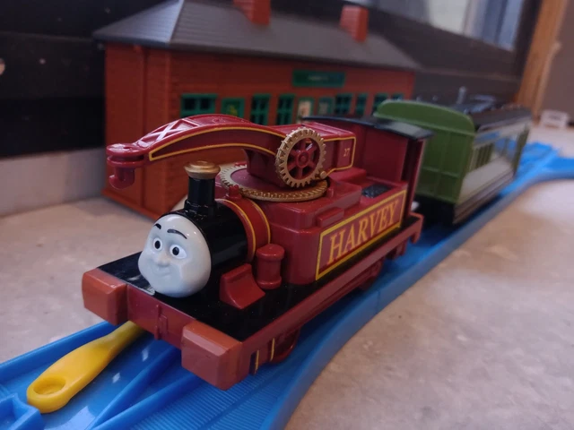 TOMY TRACKMASTER THOMAS the tank engine motorised Harvey train with ...