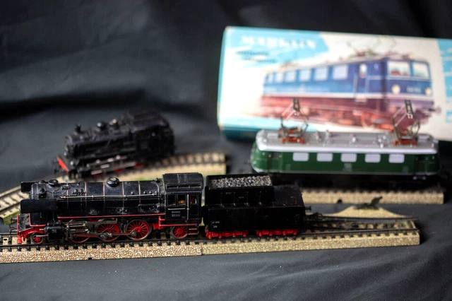 MÄRKLIN H0 LOKOMOTIVEN-KONVOLUT Dampfloks 3005/3000, Diesellok 3037, Bastler-Set EUR 11,50 ...