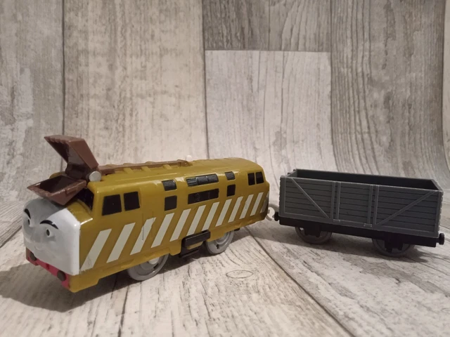 TRACKMASTER DIESEL 10 Motorised Train & Tender Thomas Tank & Friends ...