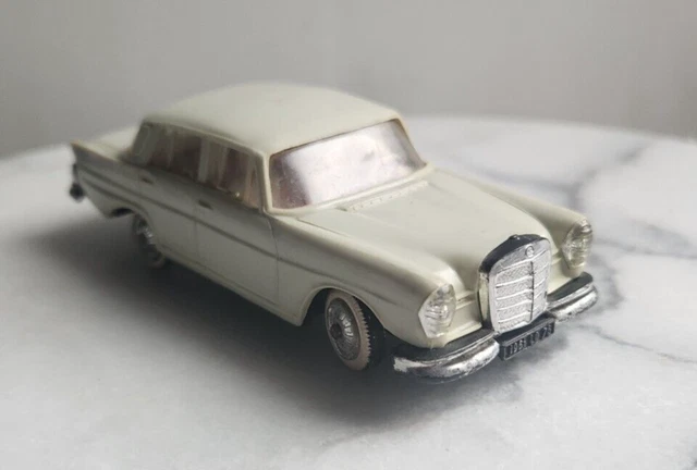 LES MINIATURES DE NOREV "MERCEDES BENEZ 220 SE" 1:43 EUR 10,00 ...