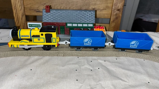 THOMAS TANK FRIENDS YELLOW RHENEAS NEW COAT OF PAINT Trackmaster ...