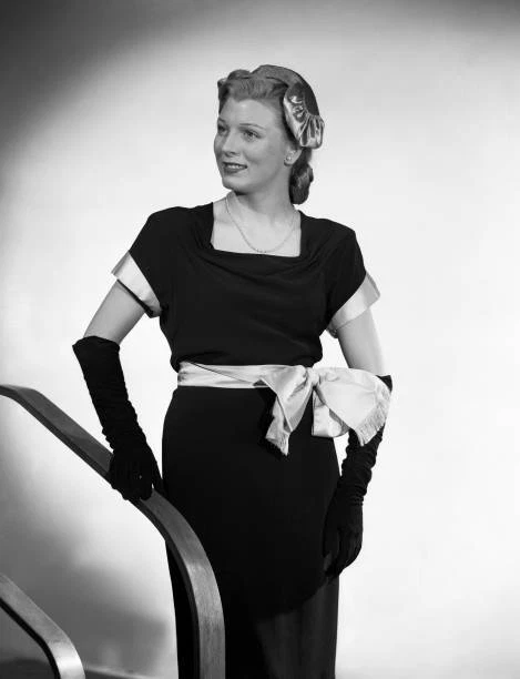 RADIO SINGER JERI Sullavan poses for fashion photos in New York 1940s ...