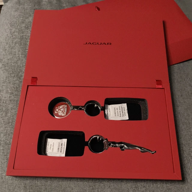 JAGUAR HANDOVER PACK, Growler Keyring, Leaper Keyring, Display Case ...