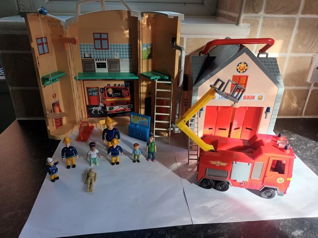 FIREMAN SAM BUNDLE- FireHouse, Firestation, Fire Engine And Figures £13 ...