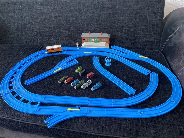 TOMY TRACKMASTER THOMAS & friends trainset Blue Track + FFARQUHAR ...