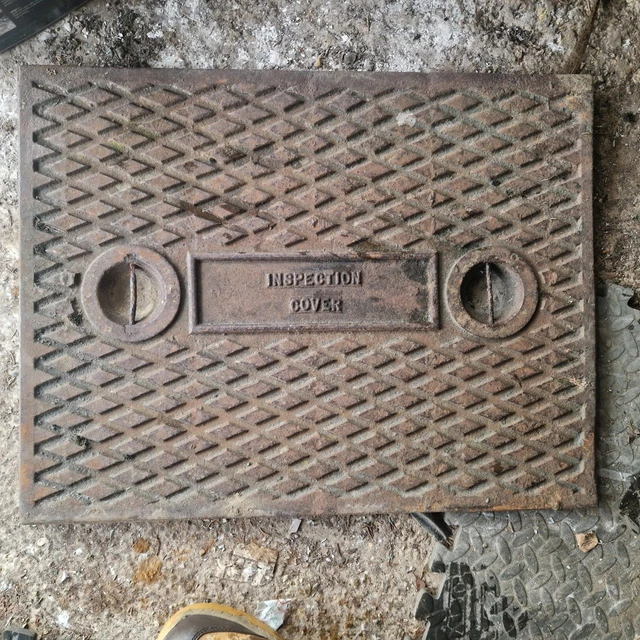 CAST IRON MANHOLE Drain Cover 660mm x 510mm lifting handles Diamond ...