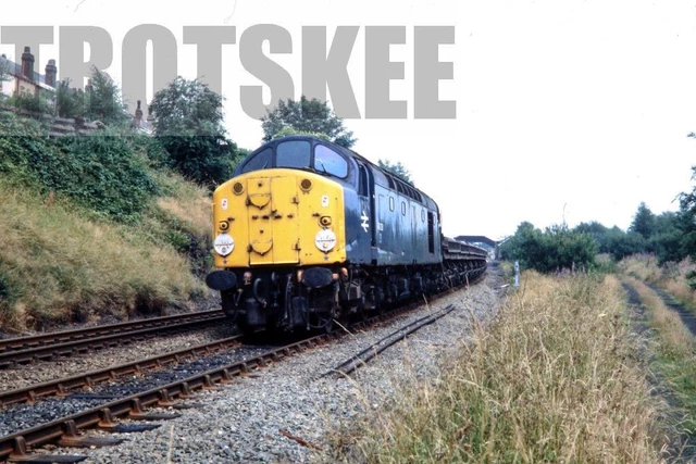 35MM SLIDE BR British Railways Diesel Loco 40028 Class 40 Garswood 1983 ...