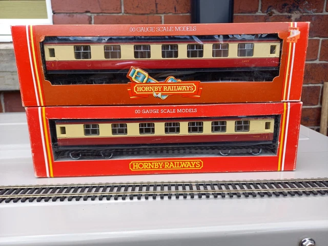 HORNBY OO R.421 and R442 BR COMPOSITE COACHES CRIMSON / CREAM - £16.14 ...