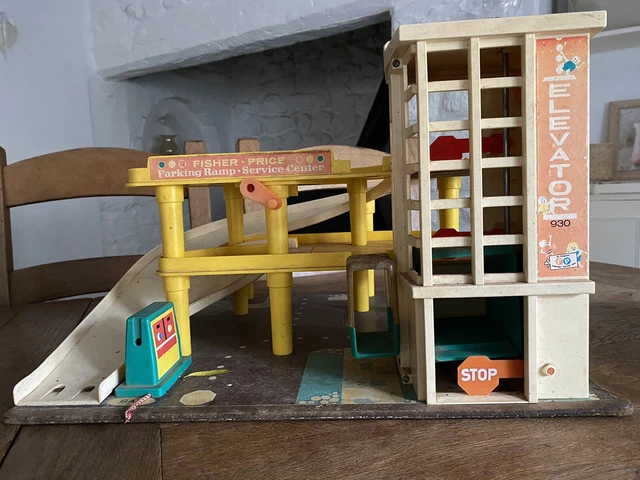 VINTAGE FISHER PRICE Little People Car Garage Ramp Turntable Elevator ...