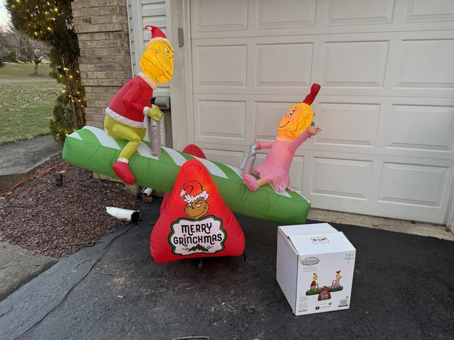 5.5' GEMMY AIRBLOWN Inflatable Animated Grinch & Cindy Lou Teeter ...