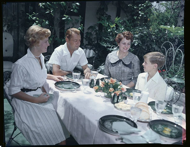 ALAN LADD AND family 1962 Old Historic Photo $9.00 - PicClick AU