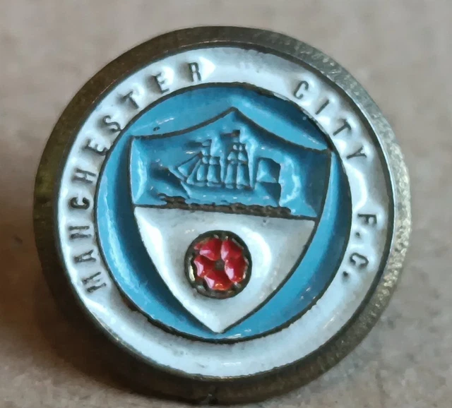 SPILLA PINS DISTINTIVO Stemma Simbolo Badge Logo Crest Club Manchester ...