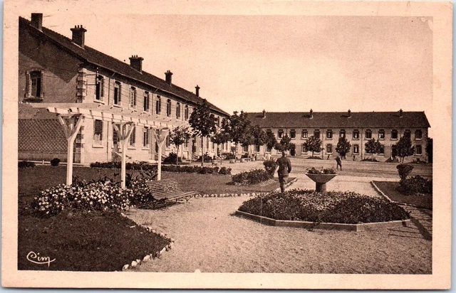 79 SAINT MAIXENT L'ECOLE - caserne Coiffe,eleves officiers de Reserve ...