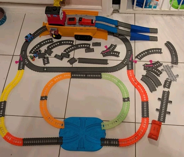 THOMAS AND FRIENDS Trackmaster Bundle Including Super Cruiser And Glow ...