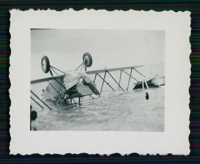 FOTO FLUGZEUG AIRCRAFT auf Kopf liegend am Strand 1939 EUR 4,95 ...