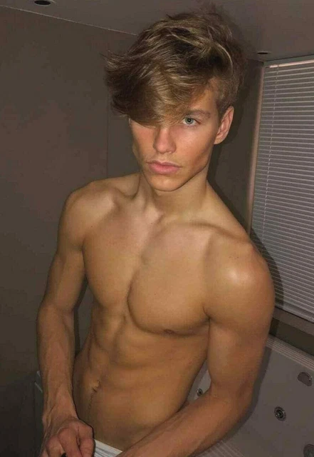 Shirtless Male Beefcake Muscular Long Hair Fit Hunk Jock Man Photo 4x6