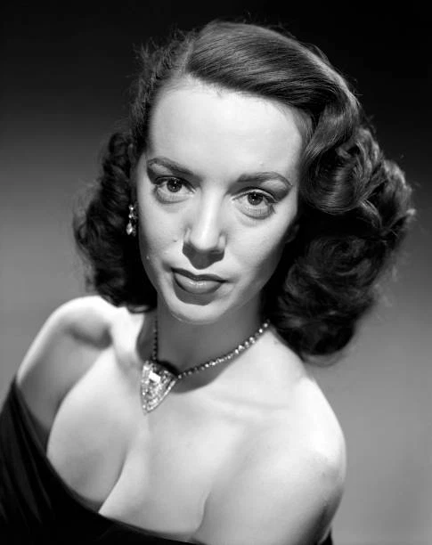 PICTURED IS ACTRESS and singer Lisa Kirk April 11 1949 Old Photo 1 $9. ...