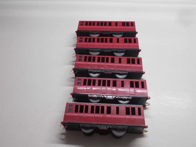 TOMY TRACKMASTER THOMAS the tank engine red express coaches x 5 £20.00 ...